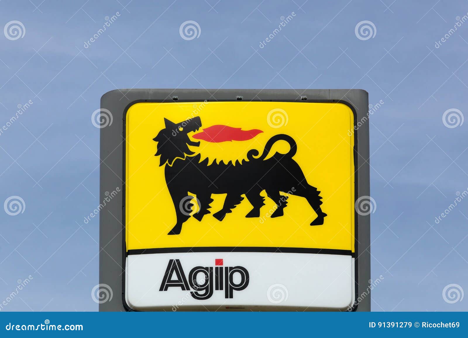 AGIP-Logo Auf Einer Tankstelle Redaktionelles Stockbild - Bild von ...