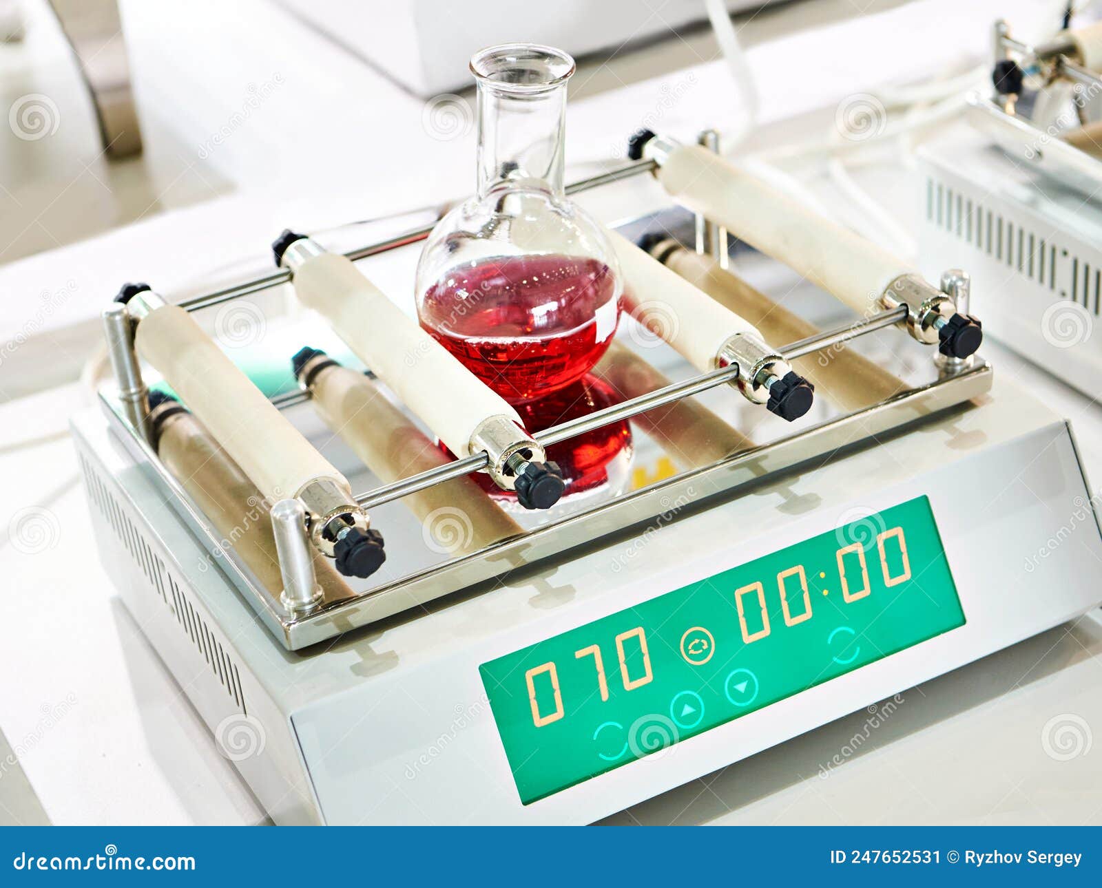 Agitateur De Laboratoire Et Flacon Image stock - Image du rouleau ...