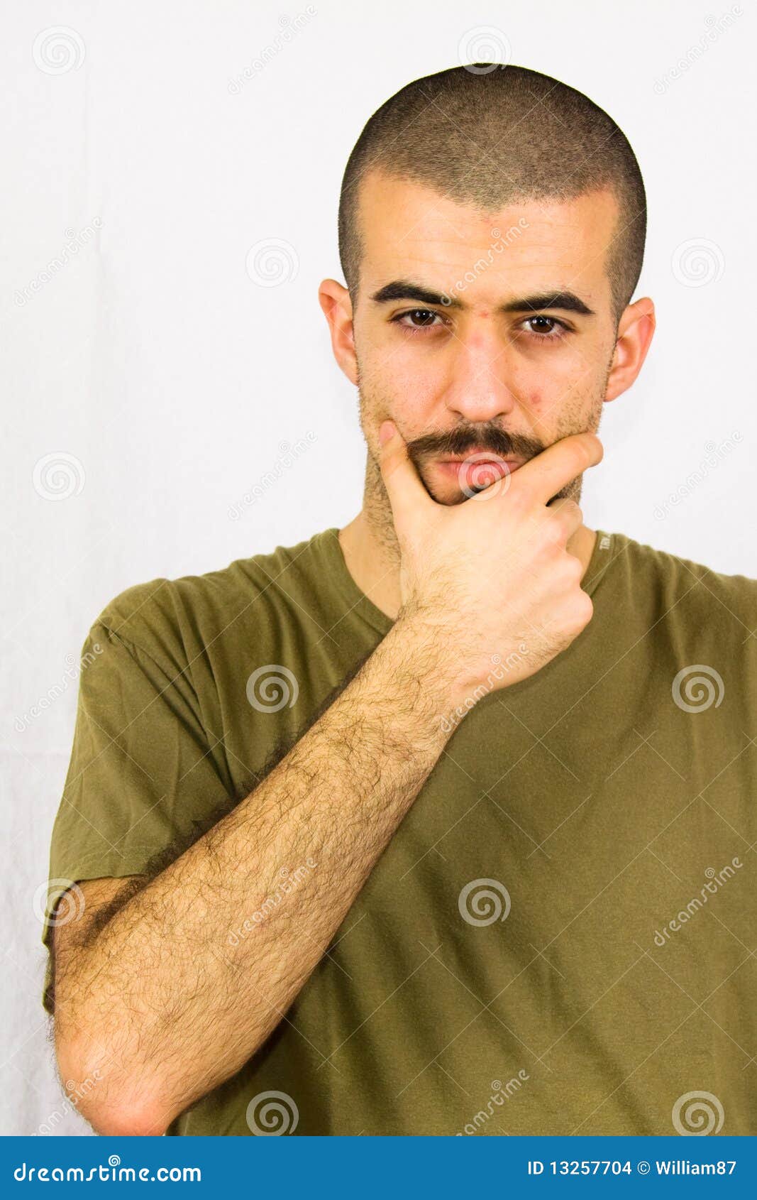 Agressief kijk stock foto. Image of agressief, geschoren - 13257704