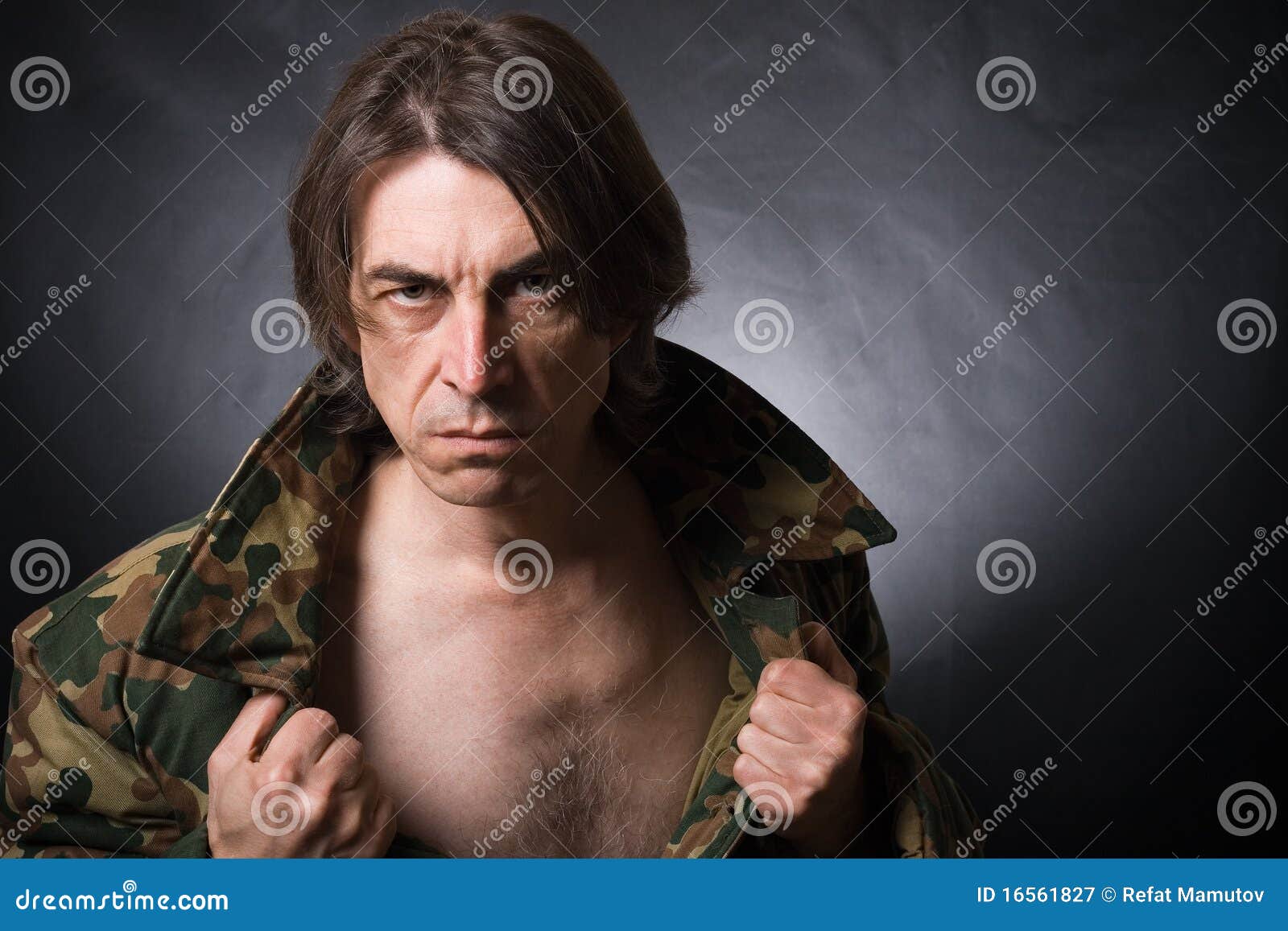 Agressivo o homem imagem de stock. Imagem de interior - 16561827