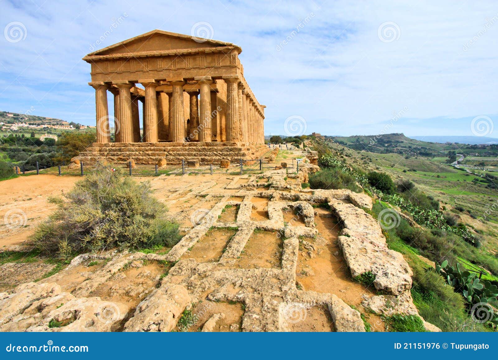 Agrigente - temple grec photo stock. Image du méditerranéen - 21151976