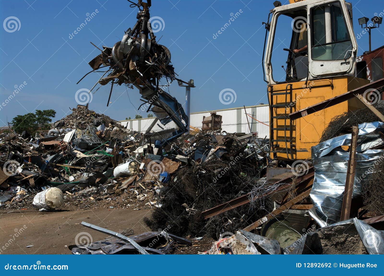 Agrippeur De Camion De Scrapyard Photo stock - Image du aluminium, grue ...