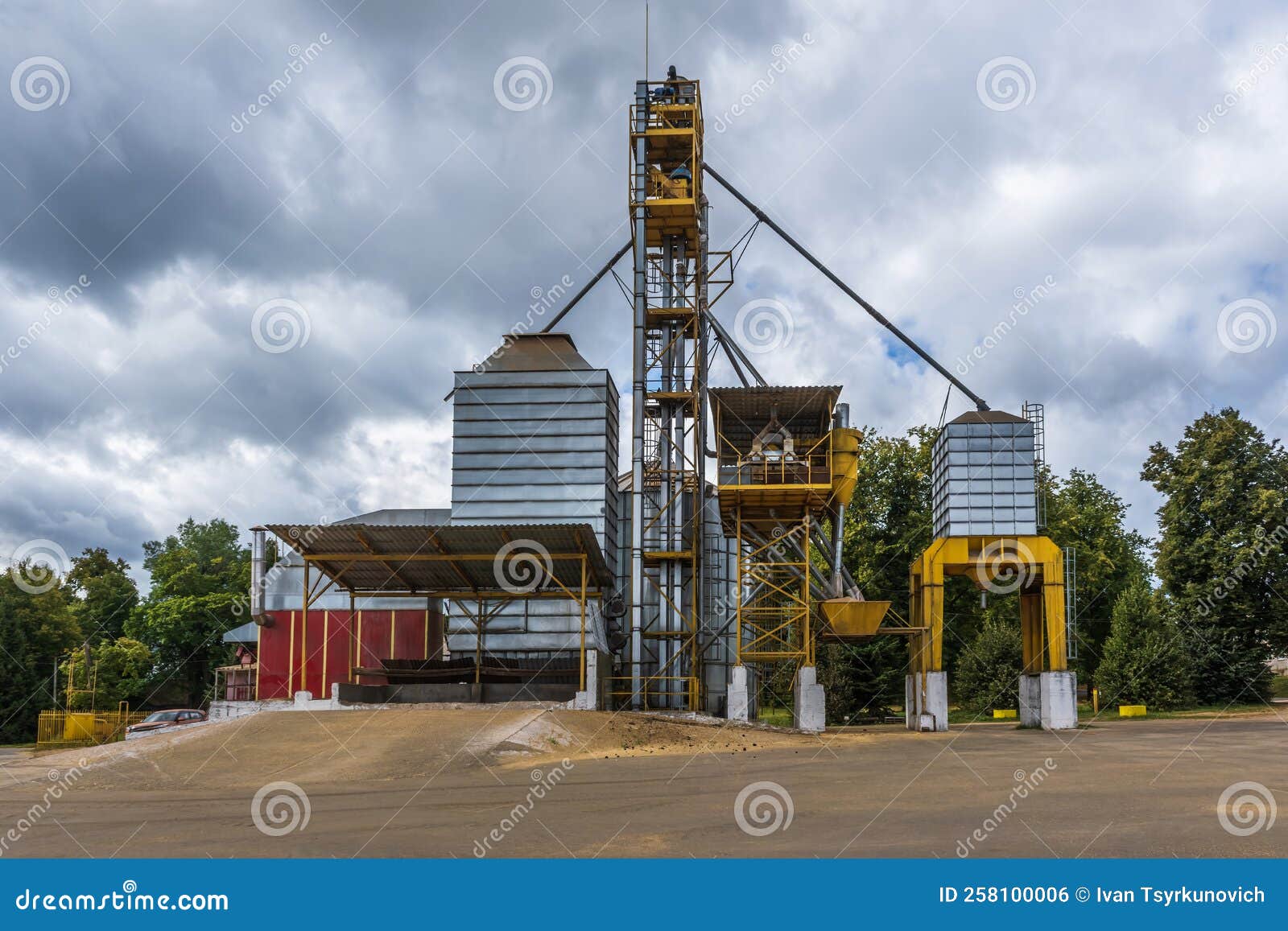 Agro Silos Granary Elevator with Seeds Cleaning Line on Agro-processing ...