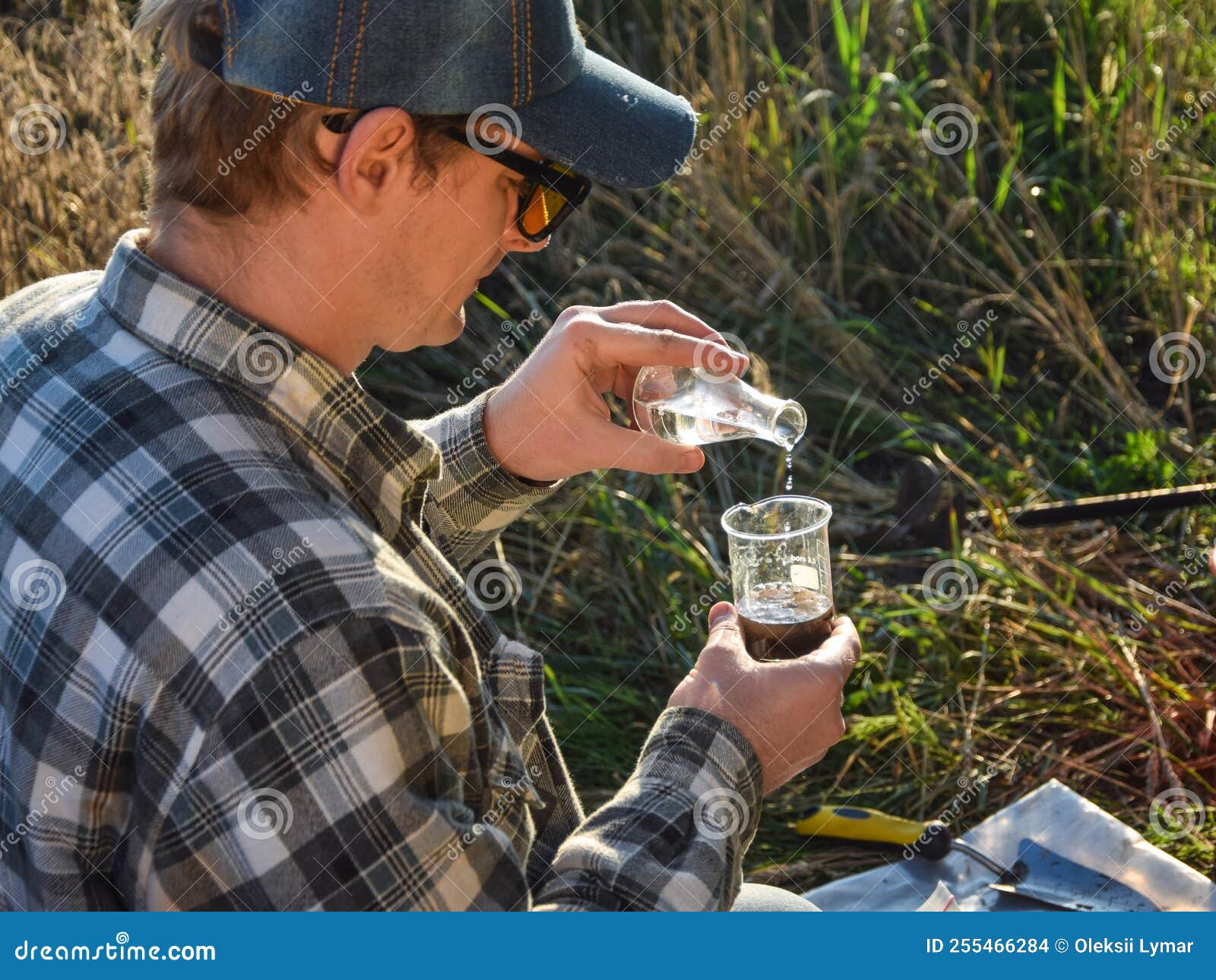 Agronomy Specialist Testing Soil Sample Labortory Equipment Outdoors ...