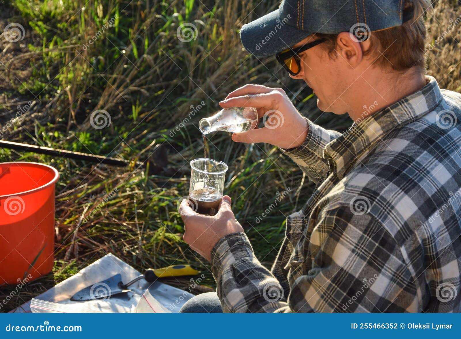 Agronomy Specialist Testing Soil Sample Labortory Equipment Outdoors ...