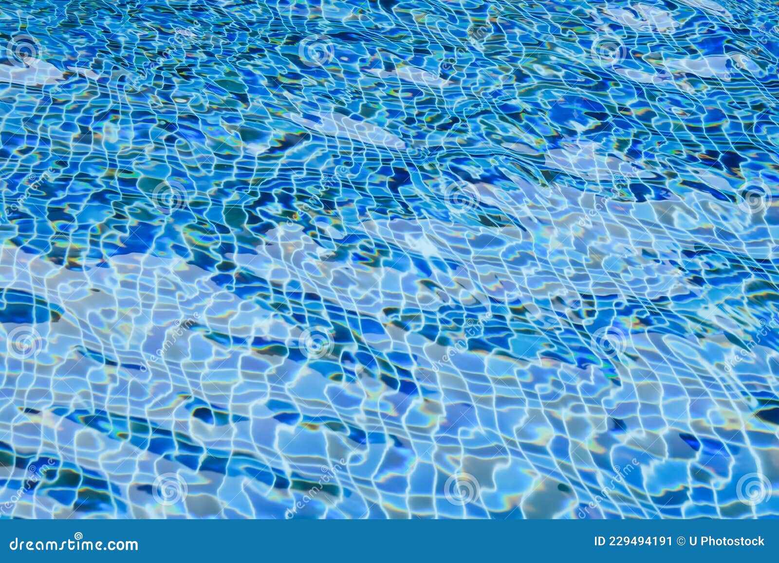 Agua azul de la piscina imagen de archivo. Imagen de extracto - 229494191