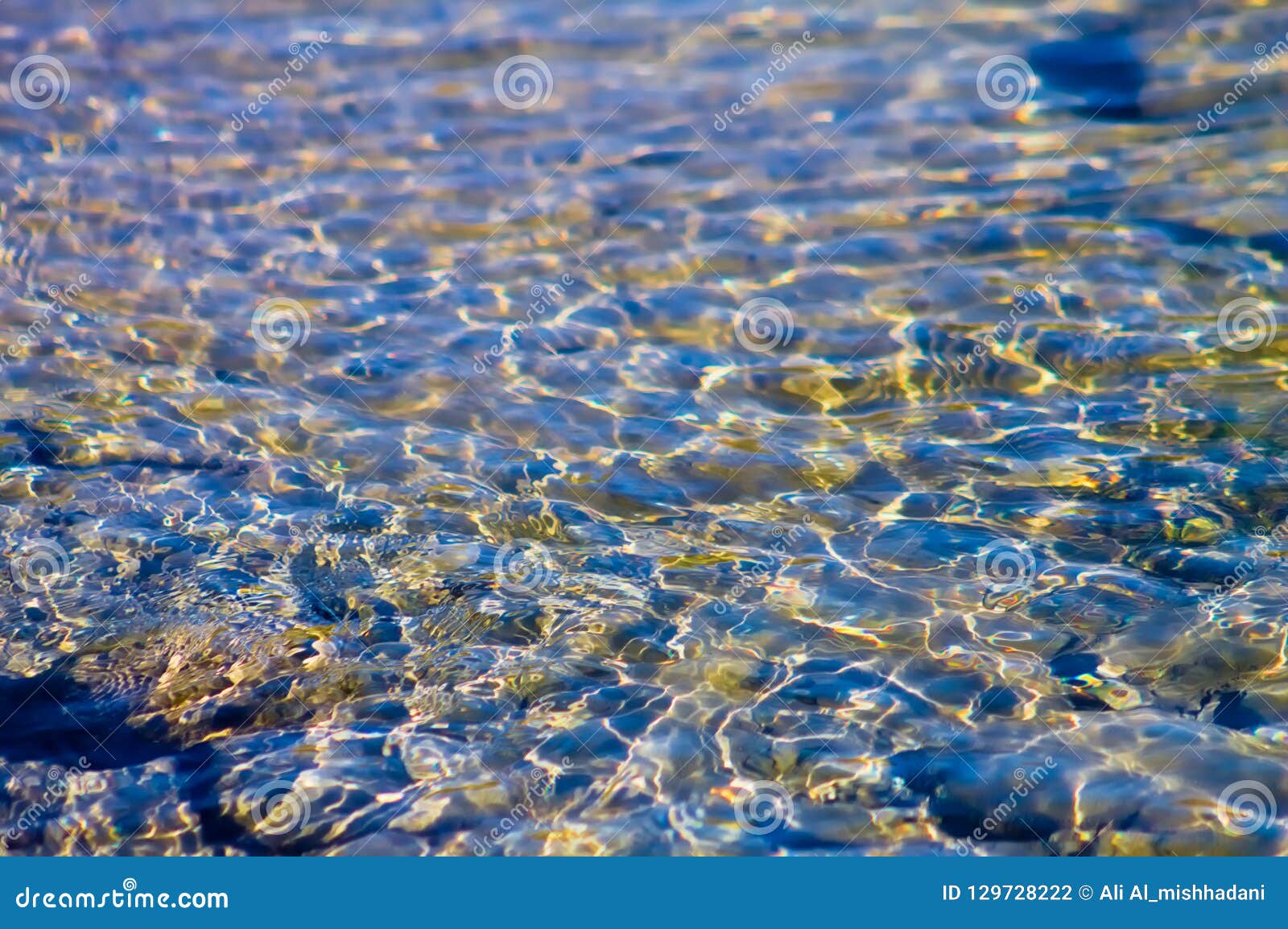Agua colorida foto de archivo. Imagen de fondo, agua - 129728222