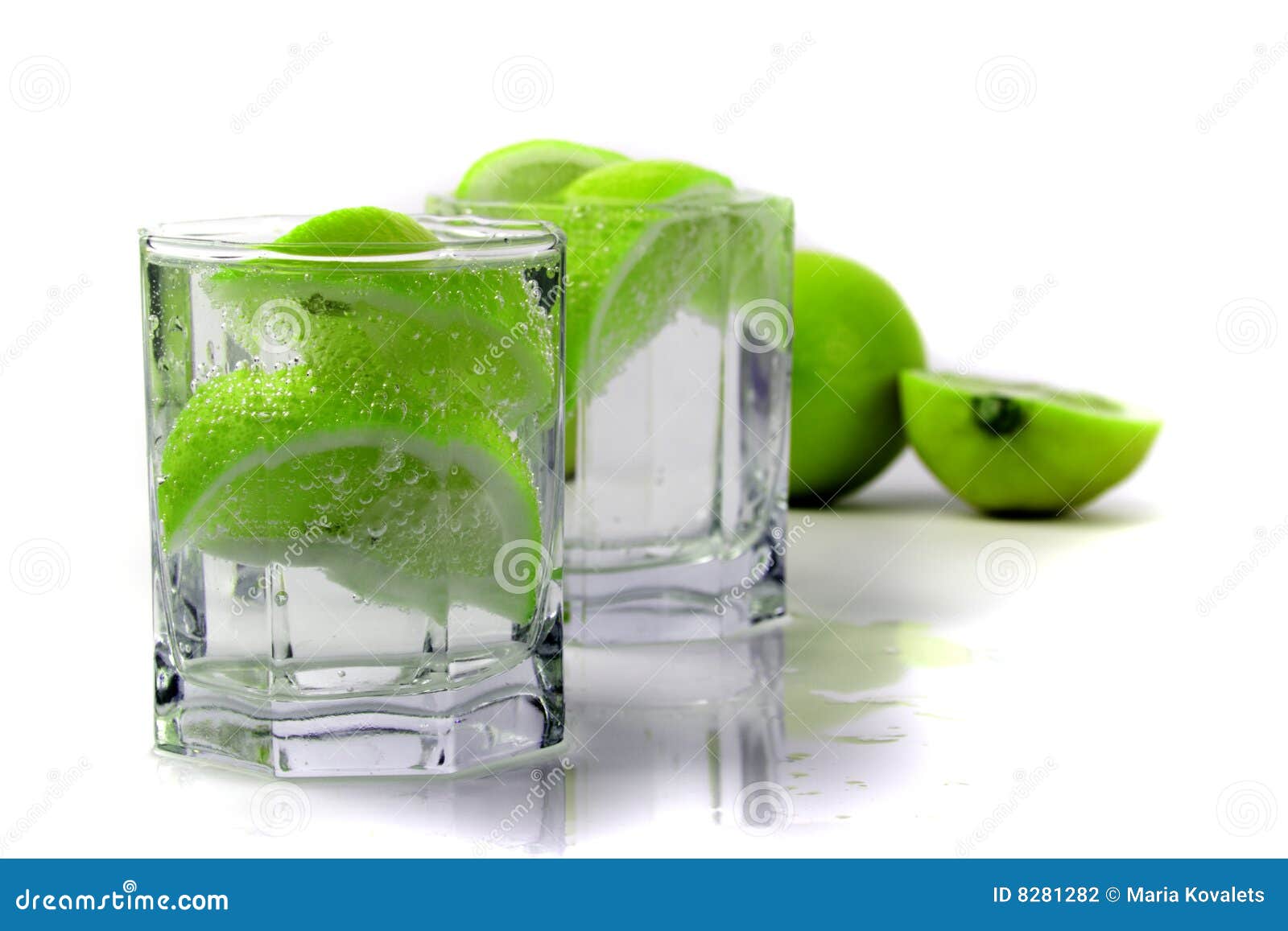 Agua con la cal foto de archivo. Imagen de refresco, vodka - 8281282