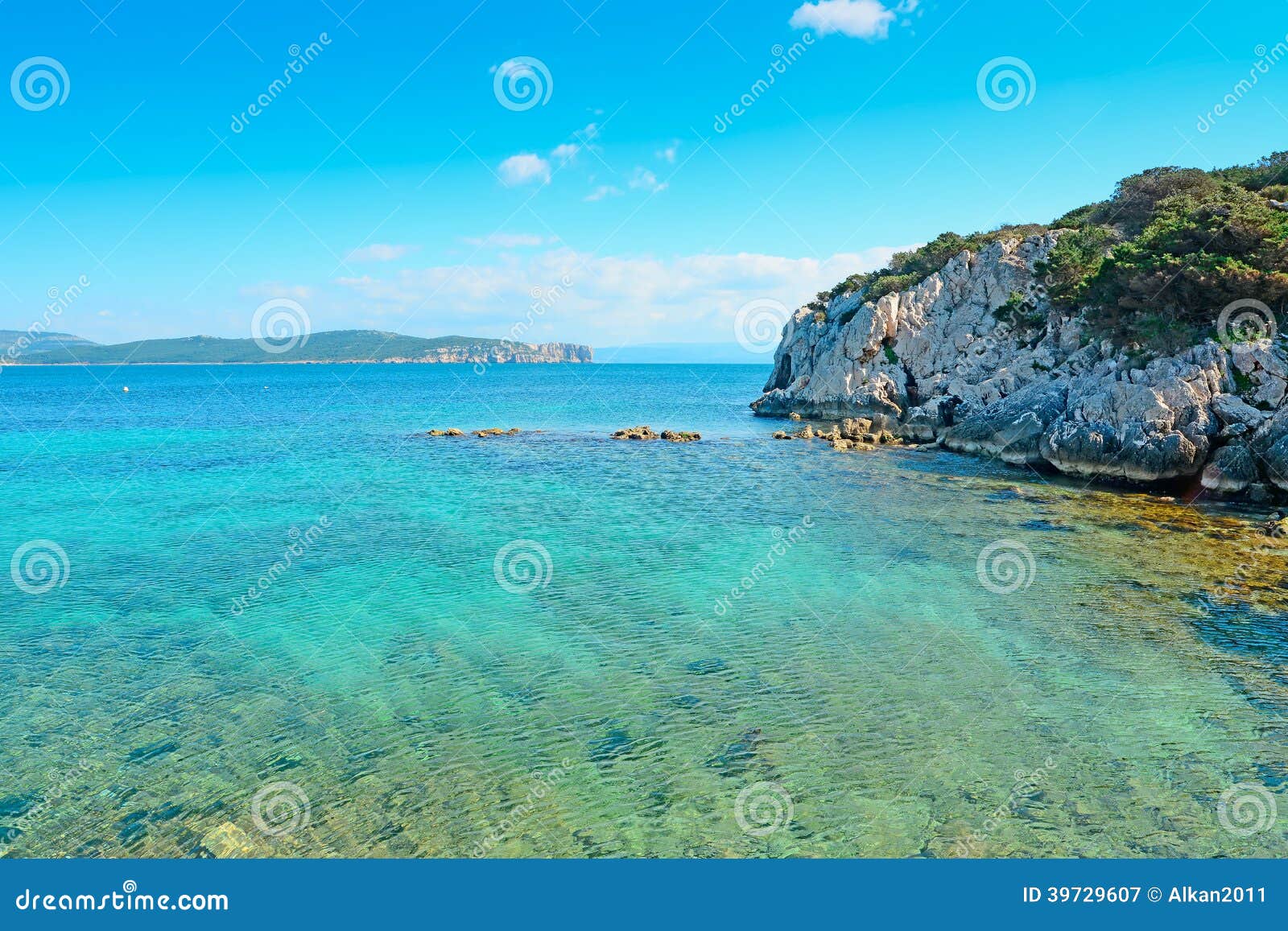 Agua de la turquesa imagen de archivo. Imagen de orilla - 39729607