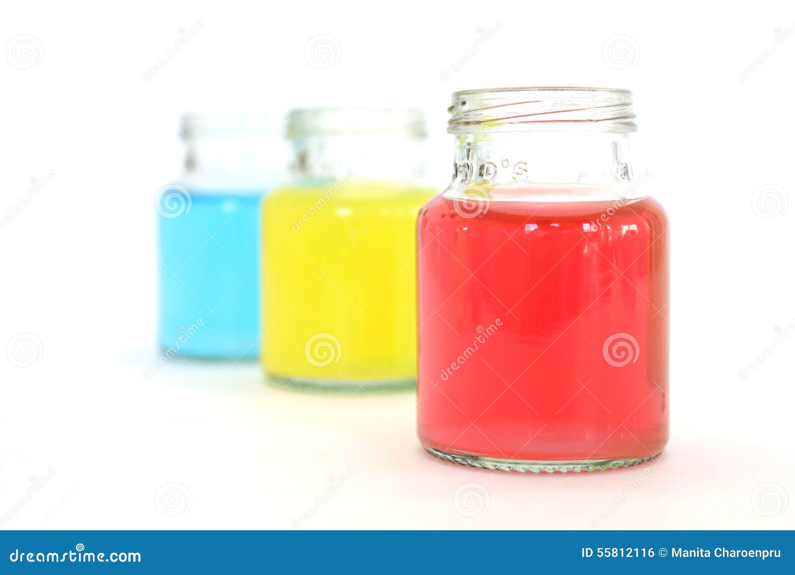 Agua De Los Colores En Botellas Foto de archivo - Imagen de rueda ...