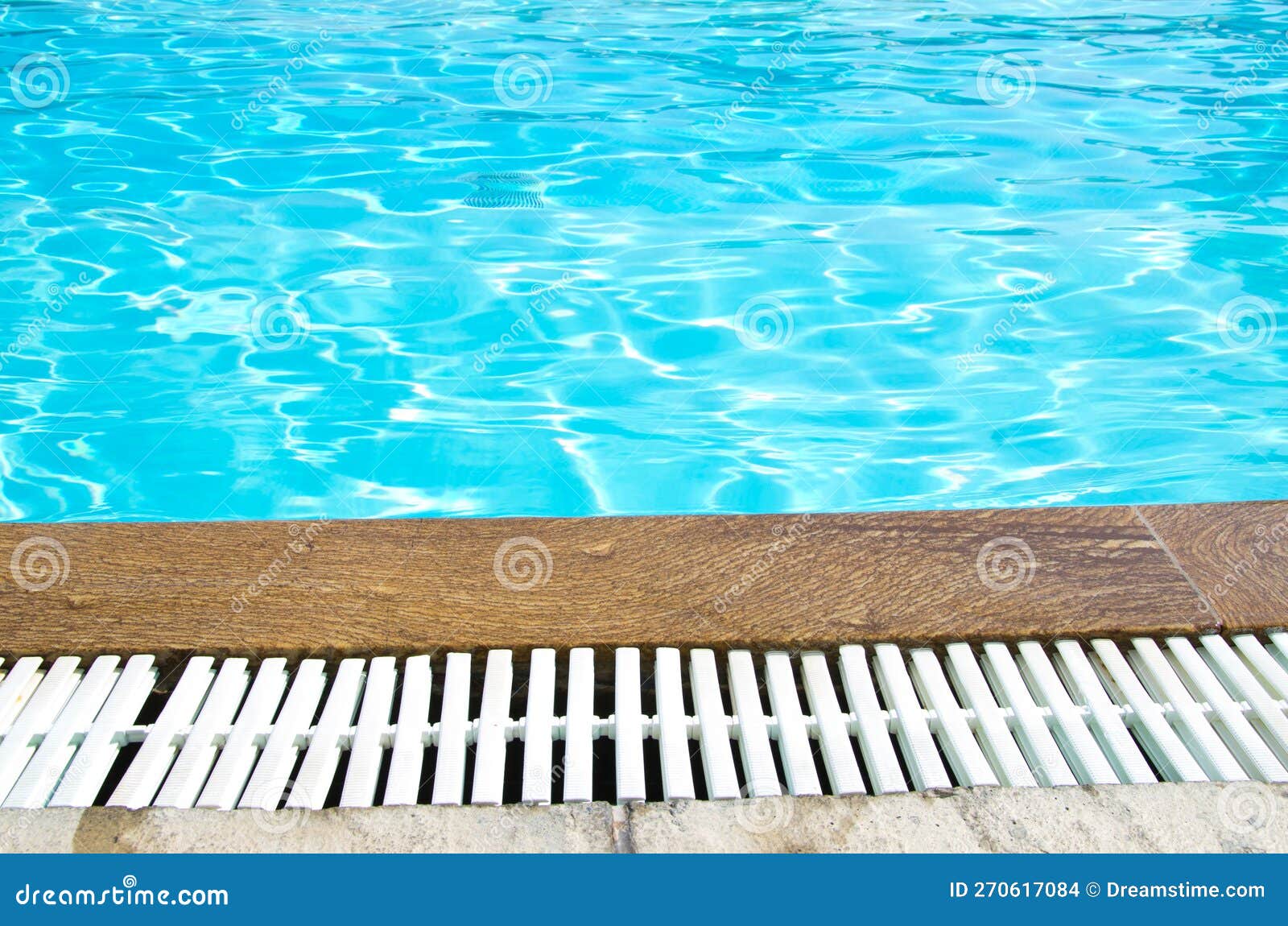 Agua de piscina azul foto de archivo. Imagen de azul - 270617084