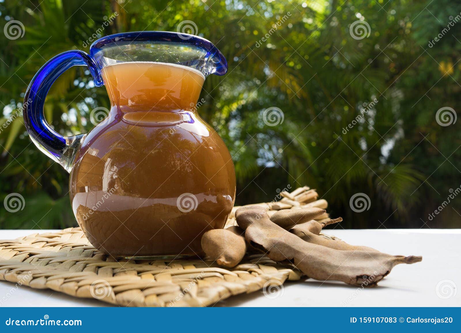 Agua de tamarindo mexicana imagen de archivo. Imagen de travieso ...