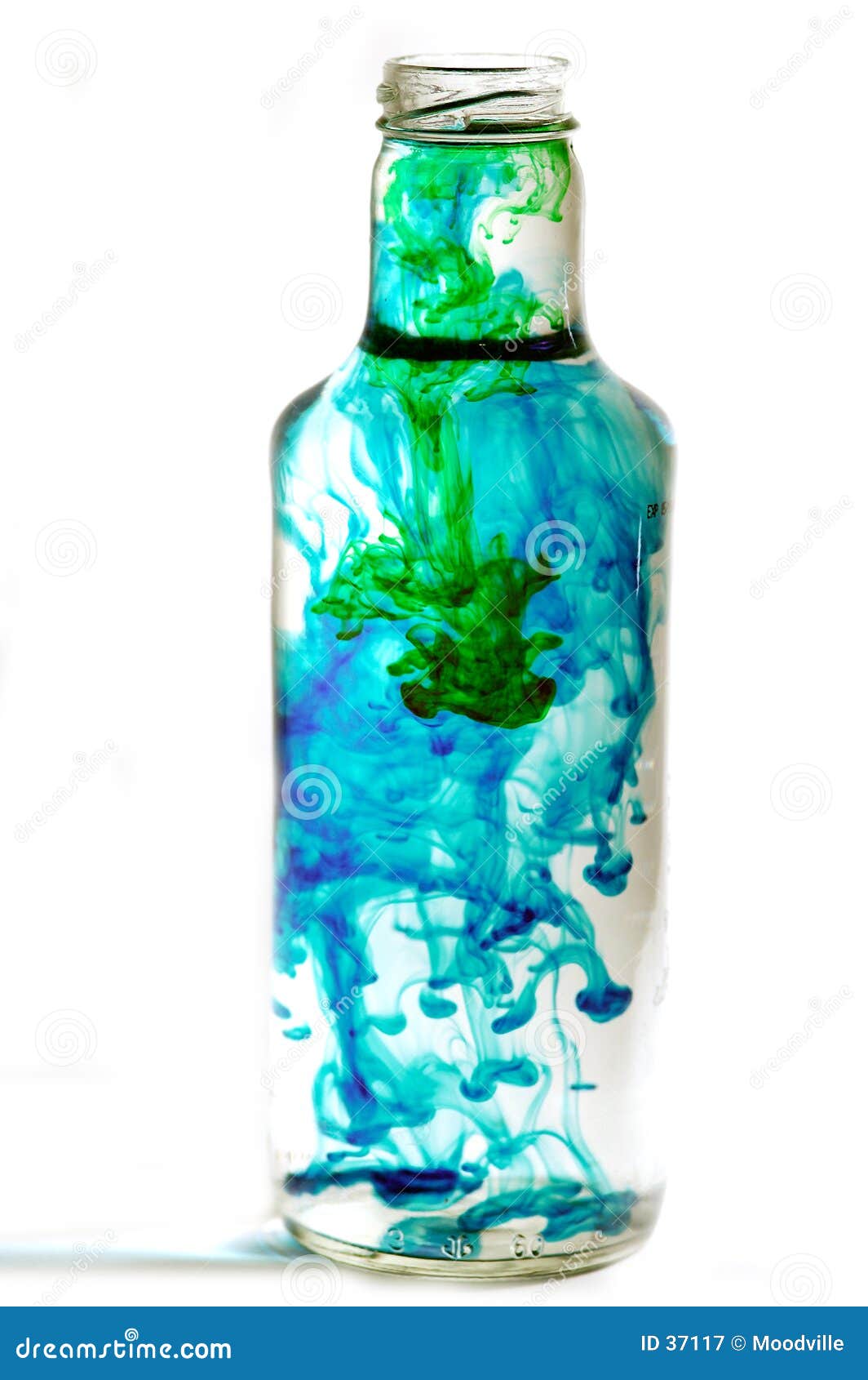 Agua que remolina imagen de archivo. Imagen de aislado, envase - 37117