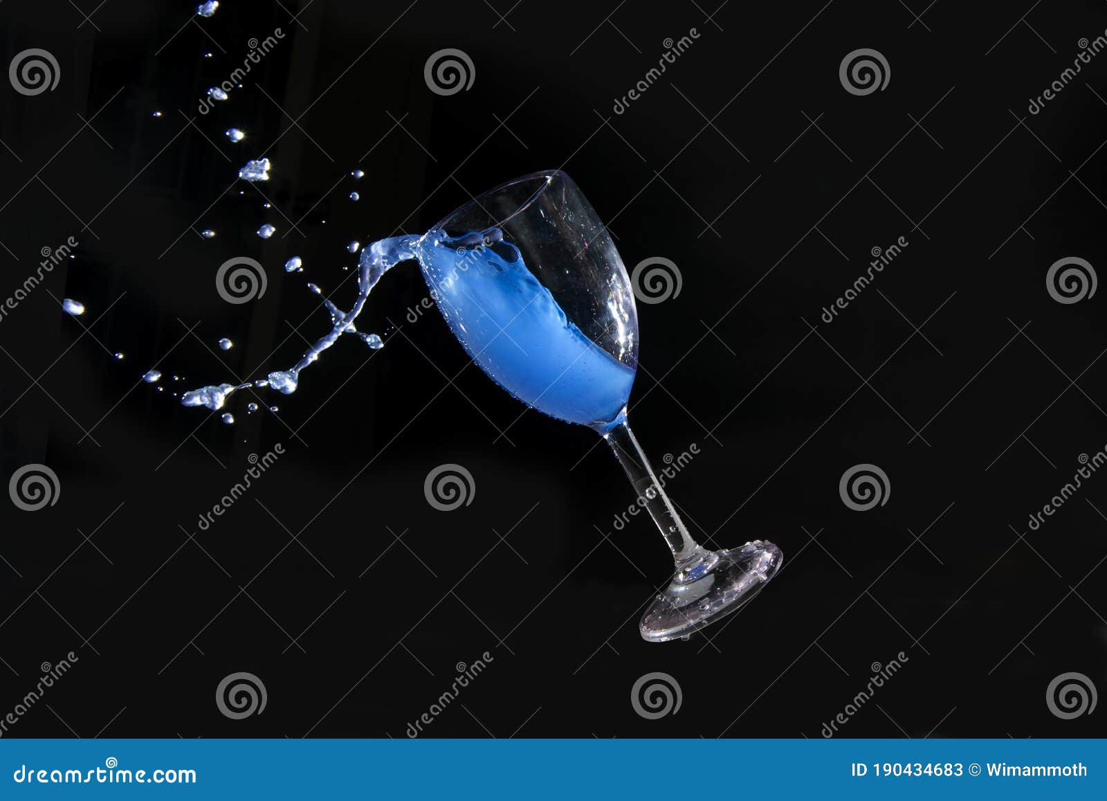 Agua Salada Azul De Un Vaso Imagen de archivo - Imagen de lagar, gusto ...