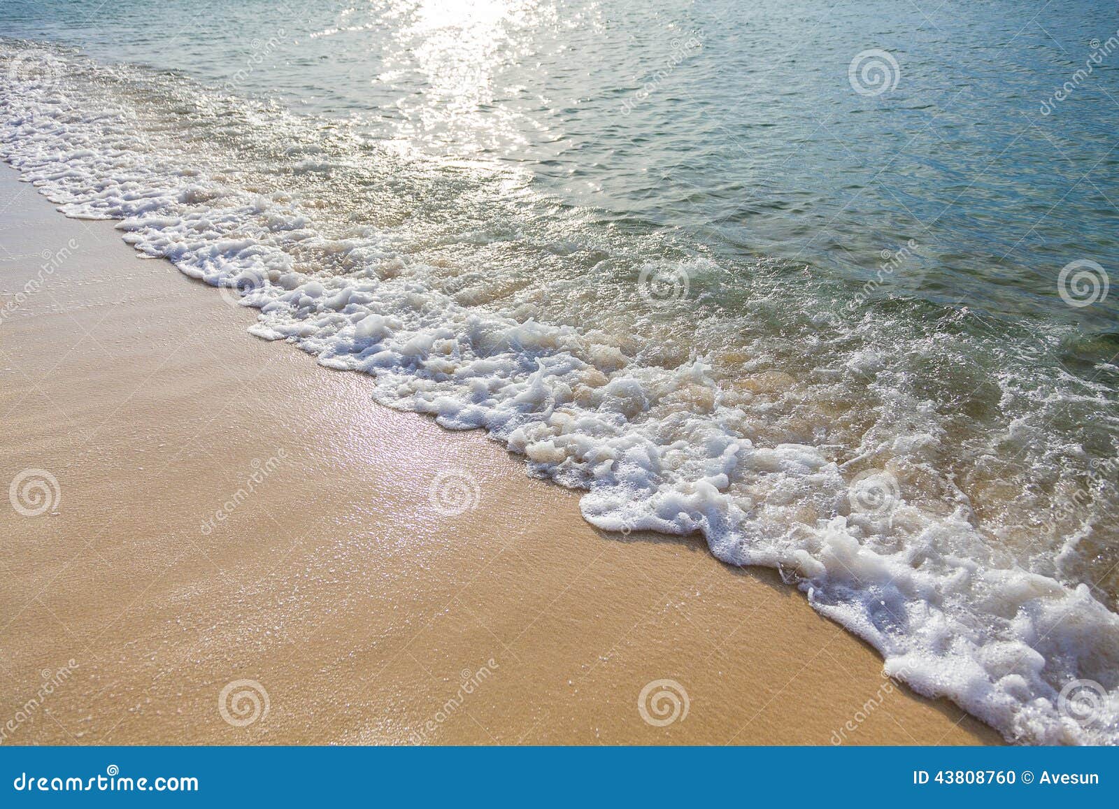 Agua y arena de mar foto de archivo. Imagen de horizontal - 43808760