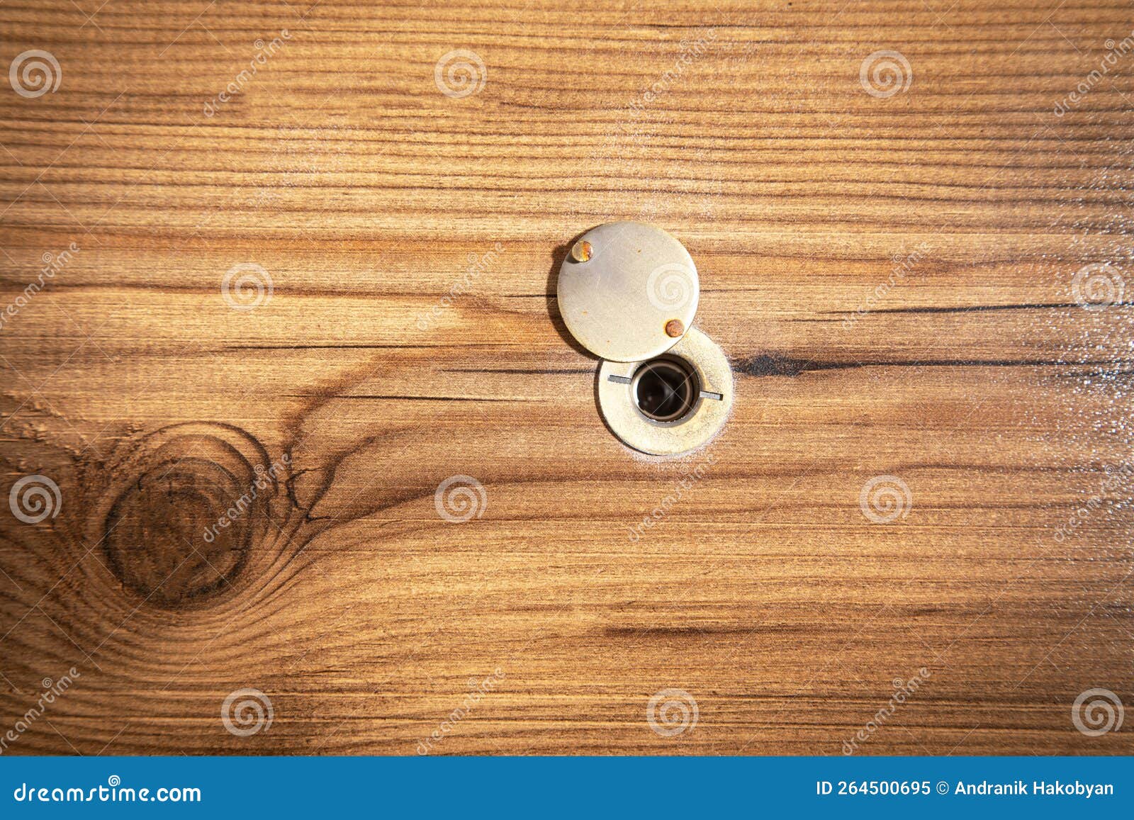 Agujero En Una Puerta De Madera Imagen de archivo - Imagen de objeto ...