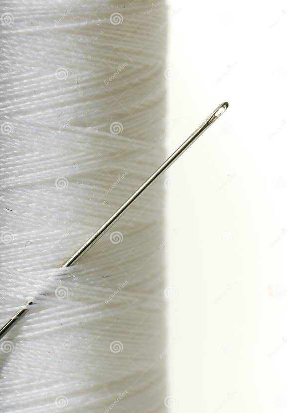 Agulha e linha imagem de stock. Imagem de agulha, reparar - 12154135