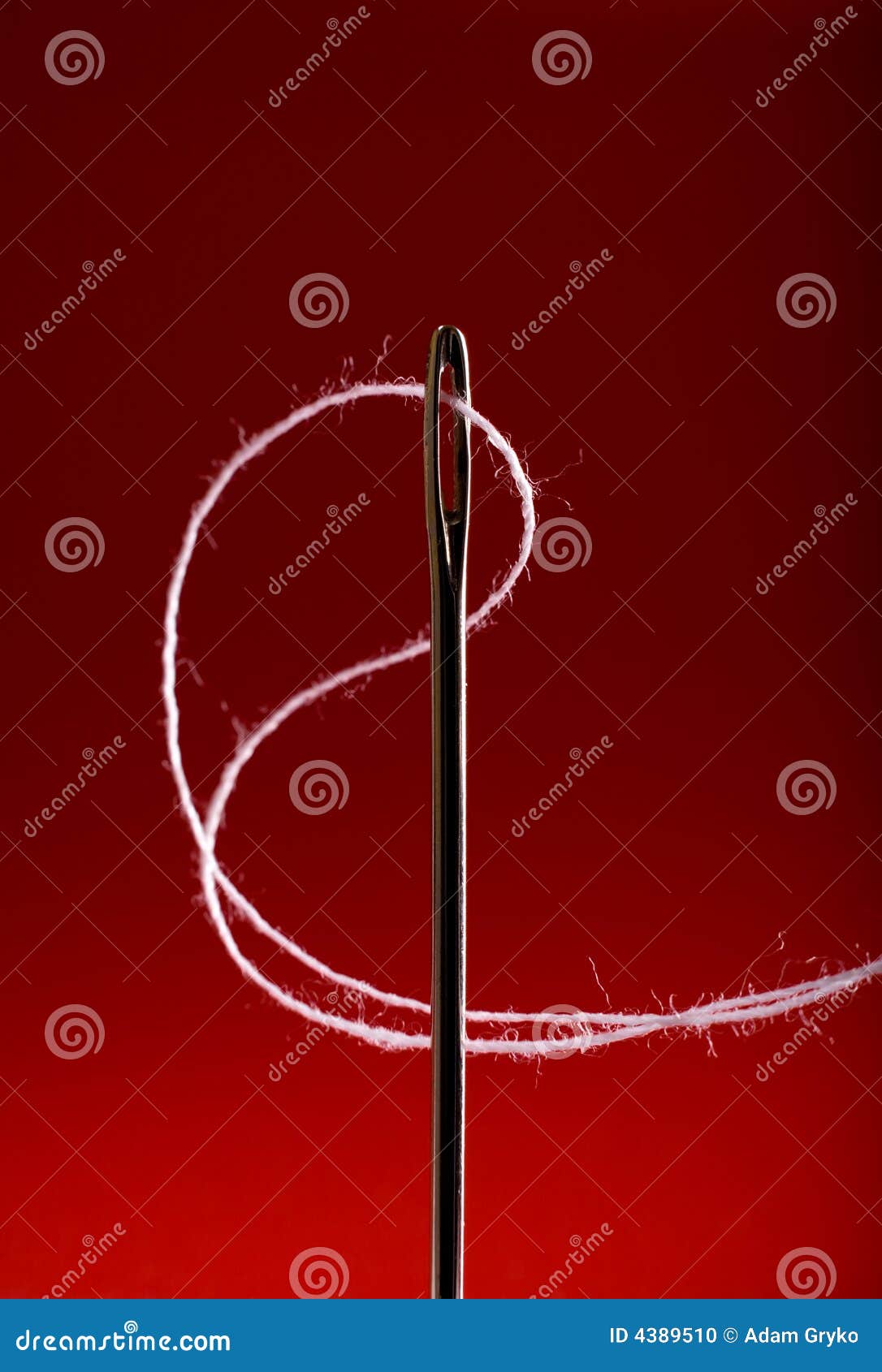 Agulha e linha foto de stock. Imagem de anexo, forma, linha - 4389510