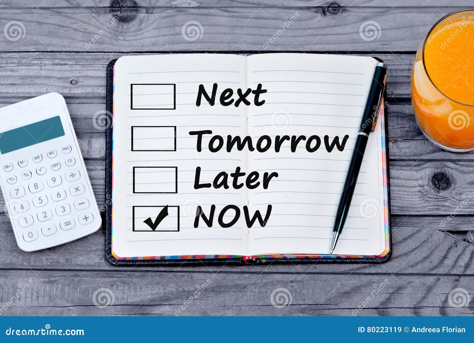 Ahora Palabra En El Cuaderno Imagen de archivo - Imagen de plazo ...