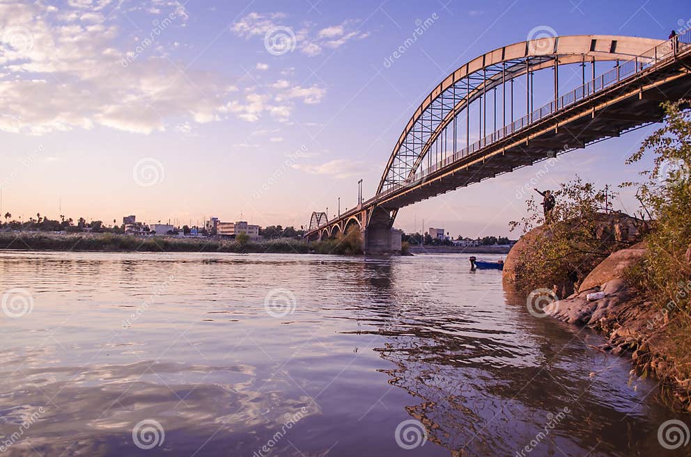 Ahvaz Pole Sefid Bridge editorial stock image. Image of iran - 48333564