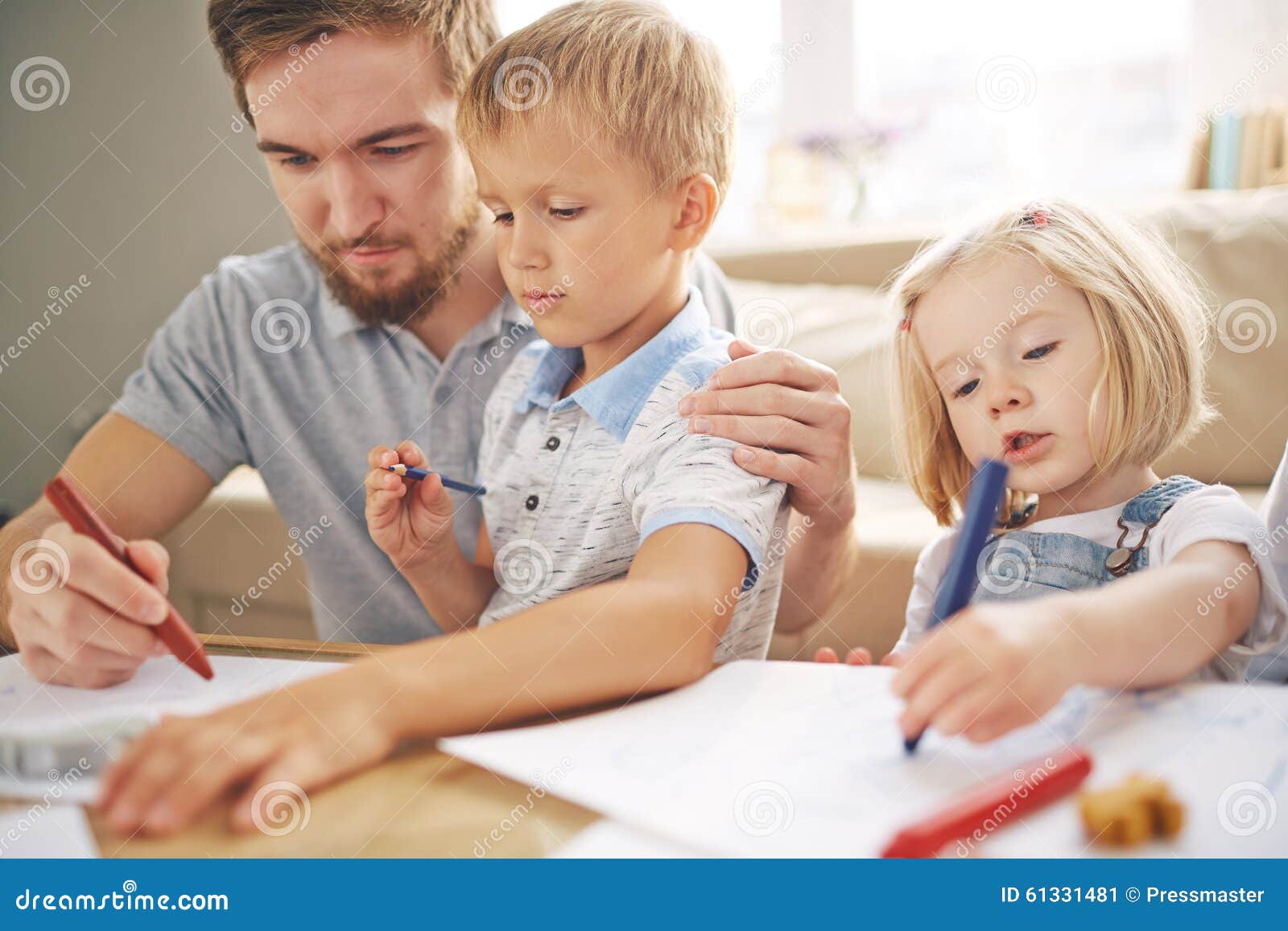 Aide pour dessiner image stock. Image du beau, adorable - 61331481