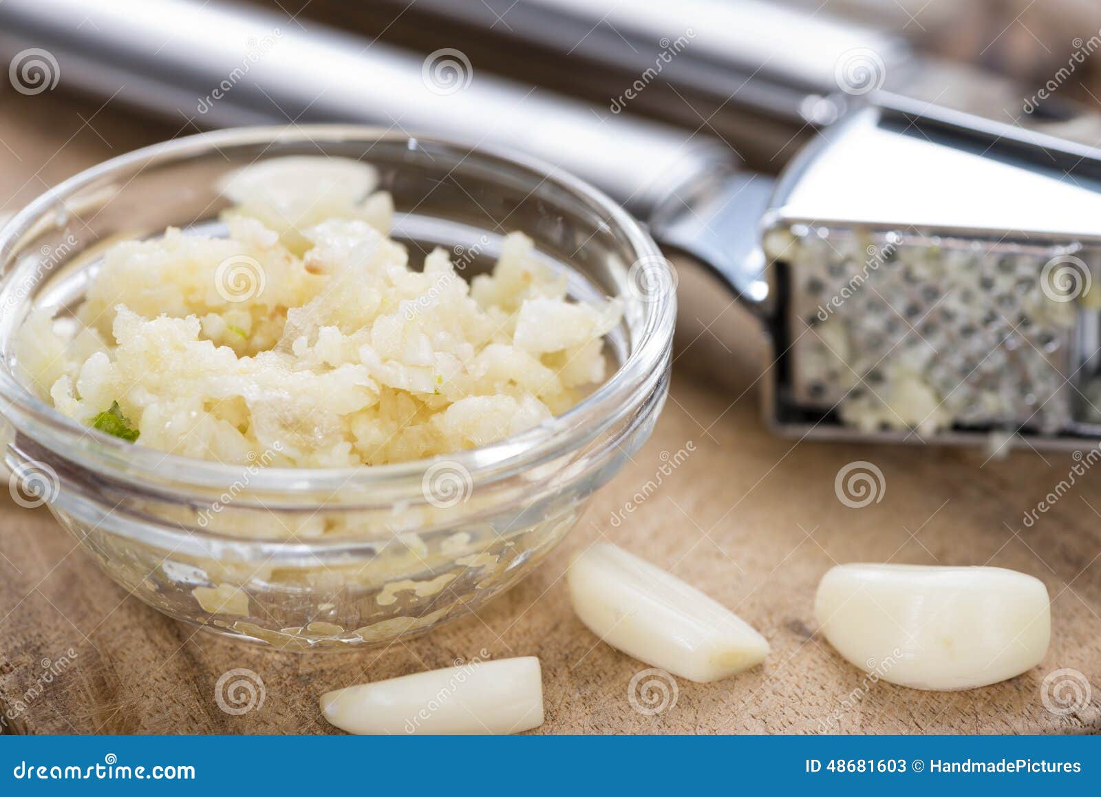 Ail écrasé image stock. Image du presse, frais, végétarien - 48681603