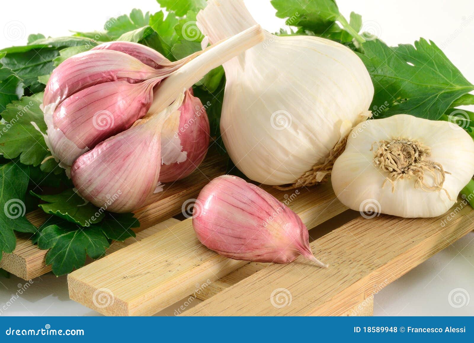 Ail photo stock. Image du horizontal, nature, frais, wooden - 18589948