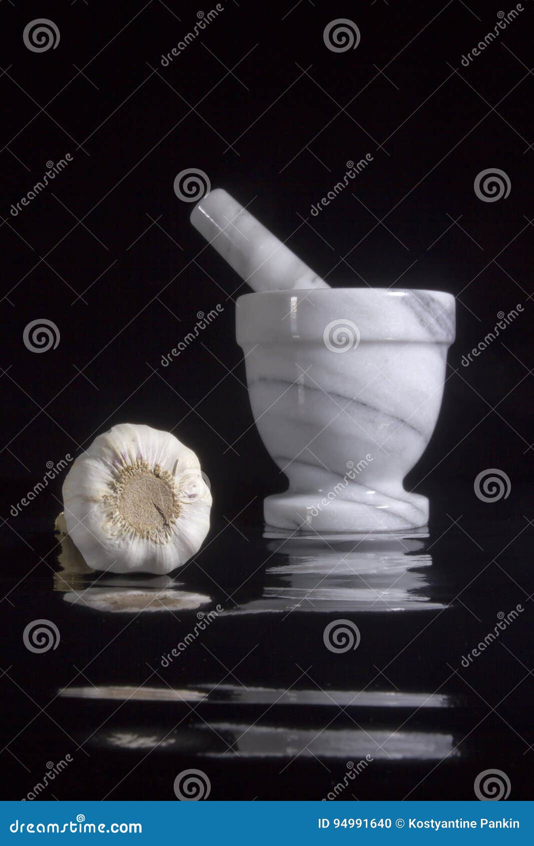 Ail Dans Le Mortier Et Le Pilon Photo stock - Image du fond, gruaux ...