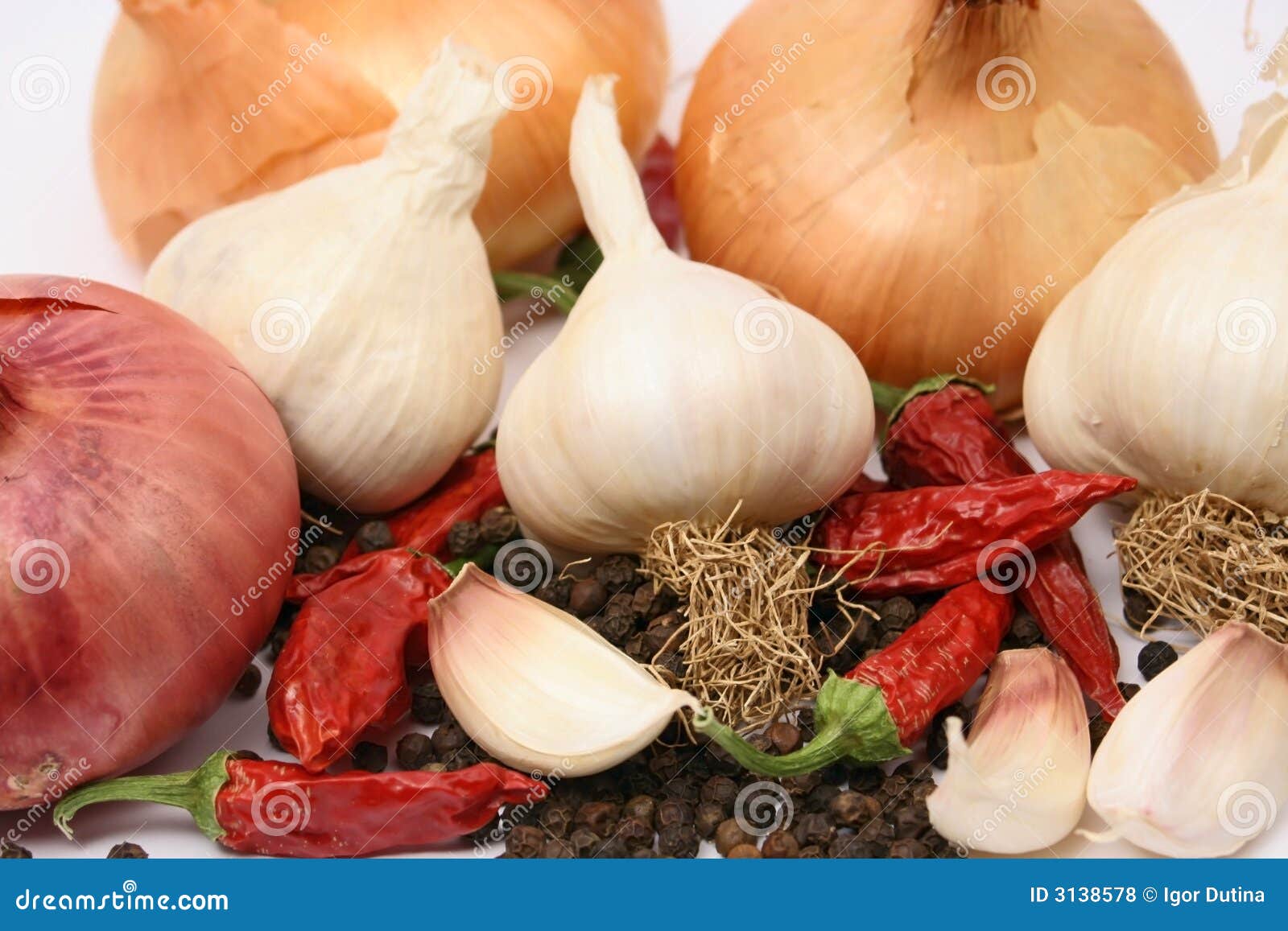 Ail, oignon et poivrons photo stock. Image du nourriture - 3138578