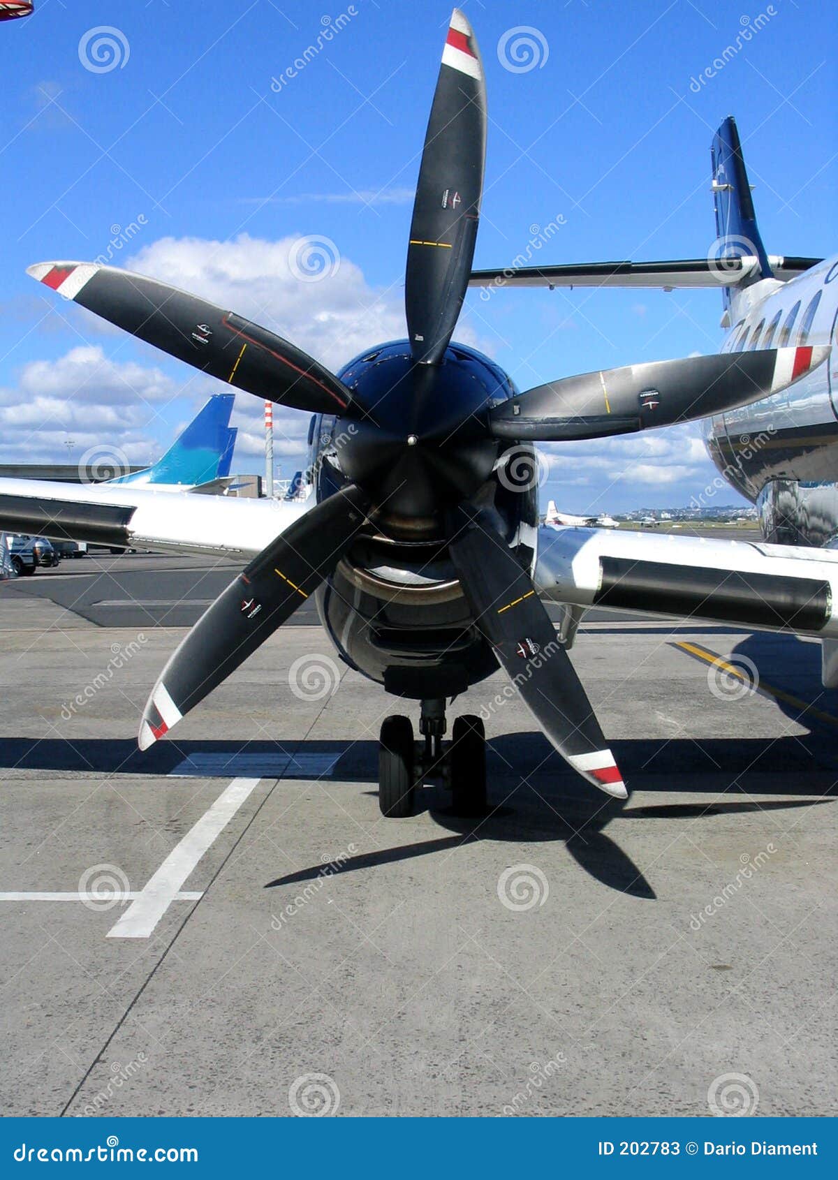 Aile d'avion image stock. Image du blanc, terminal, service - 202783