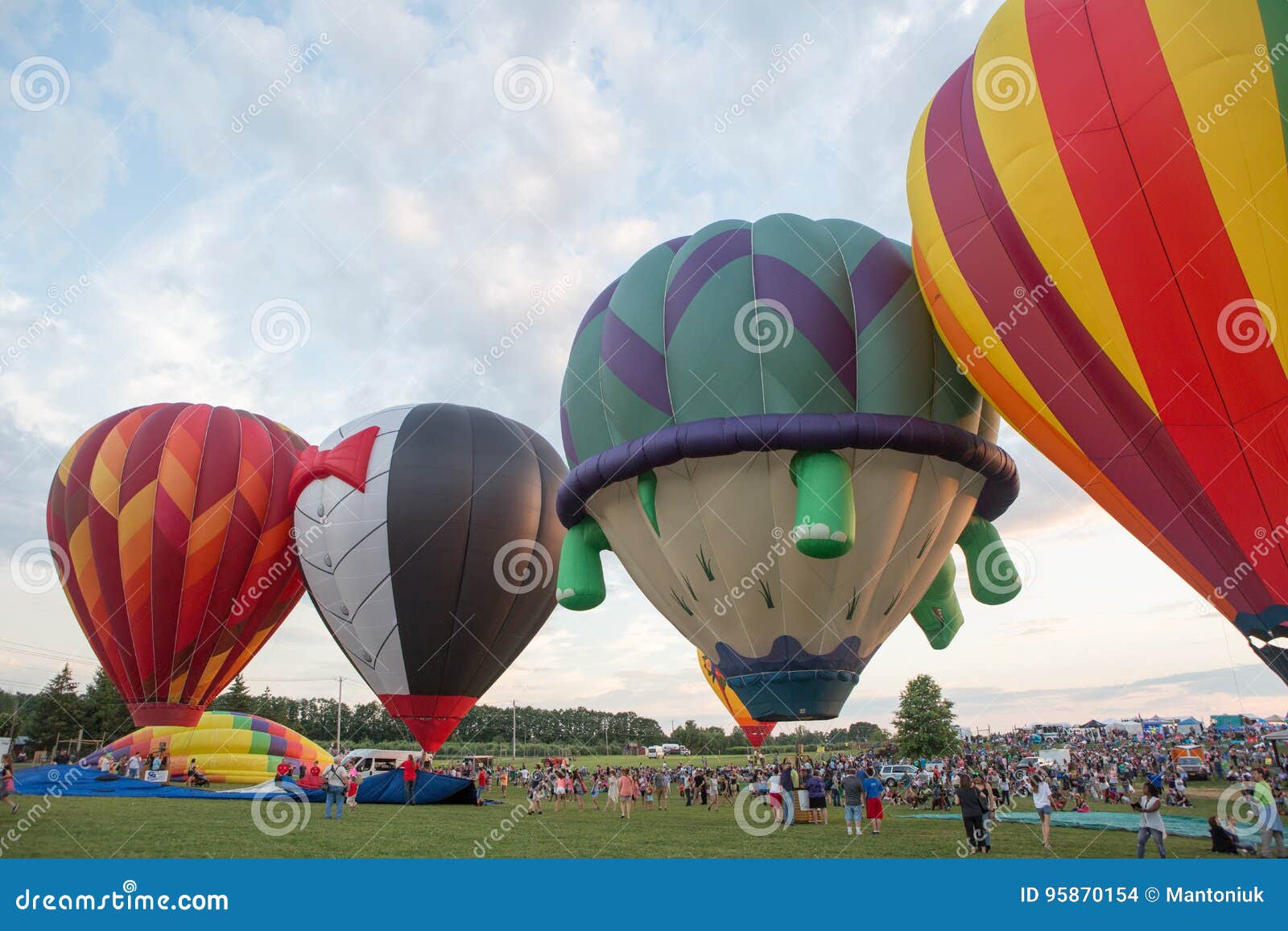 Air Balloon Show and crowd editorial stock image. Image of balloon ...
