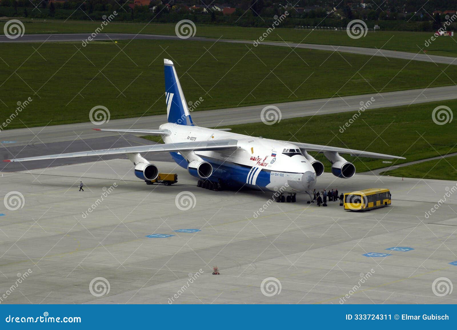 Air Cargo in a Supply Chain Editorial Photo - Image of load, machine ...