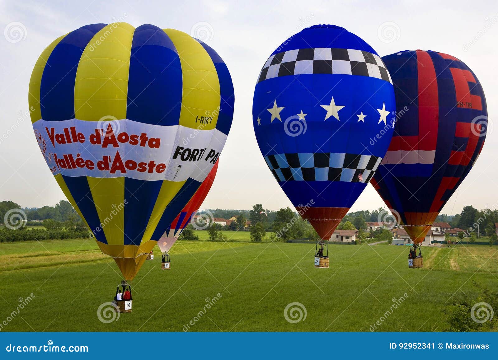 Air exhibition editorial photo. Image of daytime, acrobatics - 92952341