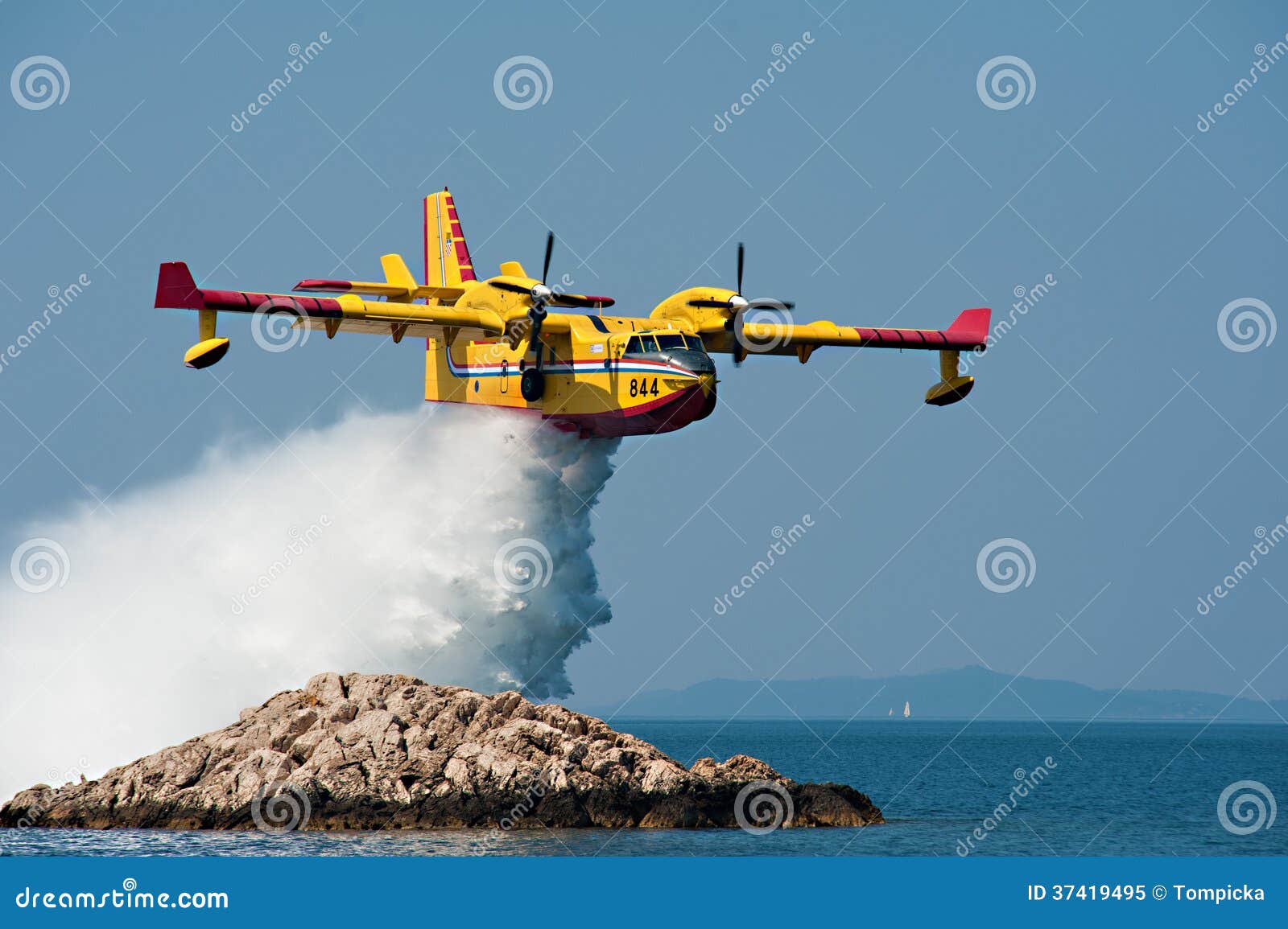 Air fire fighters editorial image. Image of fire, ocean - 37419495