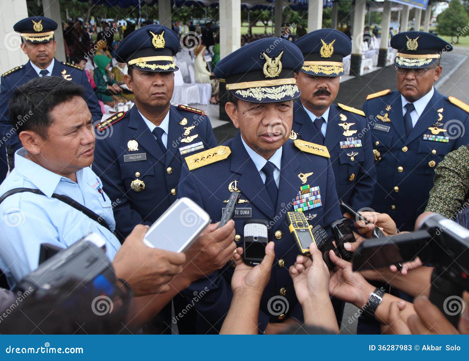 Air Force Staff Refills Fuel To F-16 Oil At Royal Air Force Editorial ...