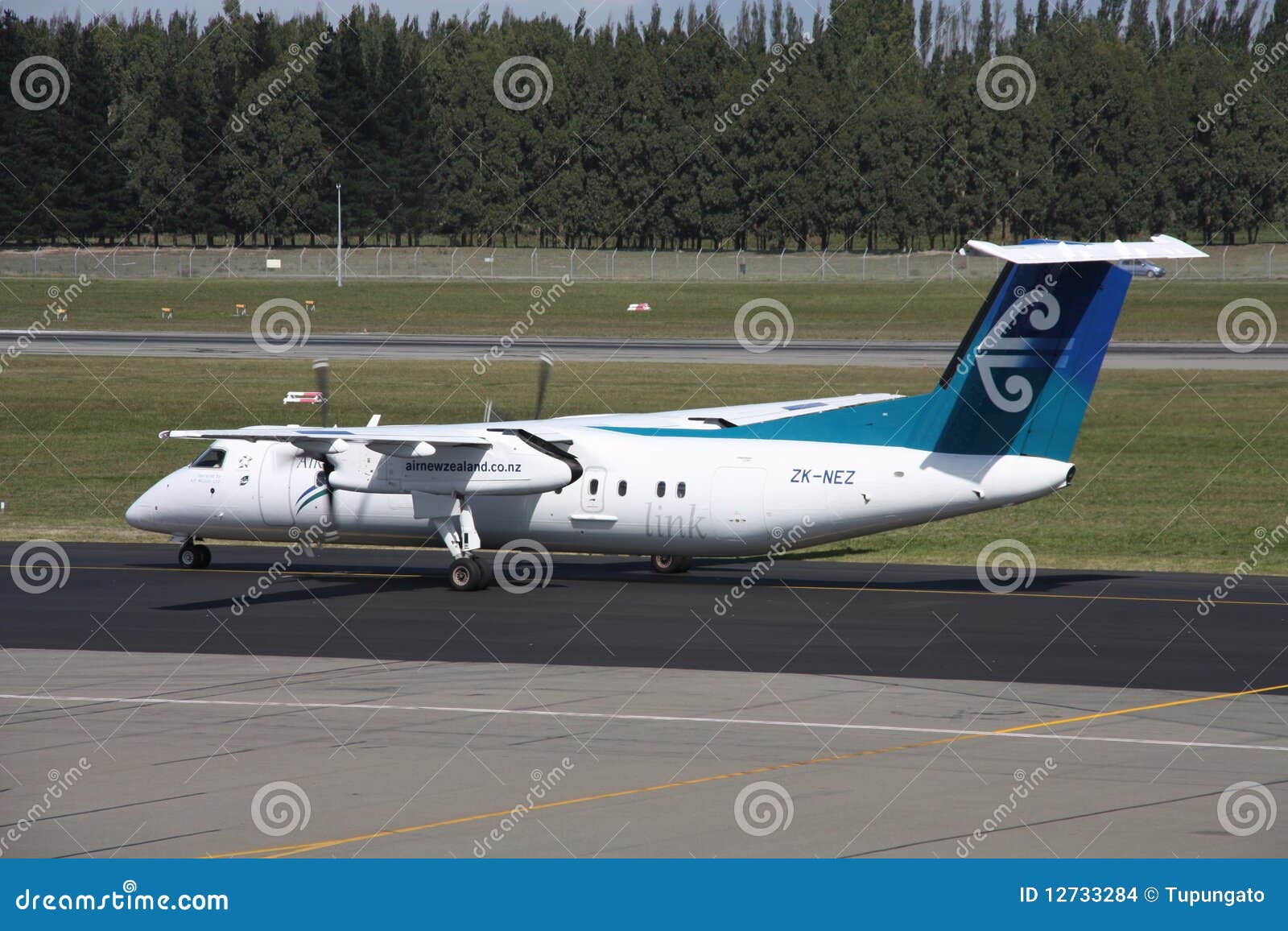 Air New Zealand Bombardier Dash 8 Q300 Turboprop Aircraft Landing At ...
