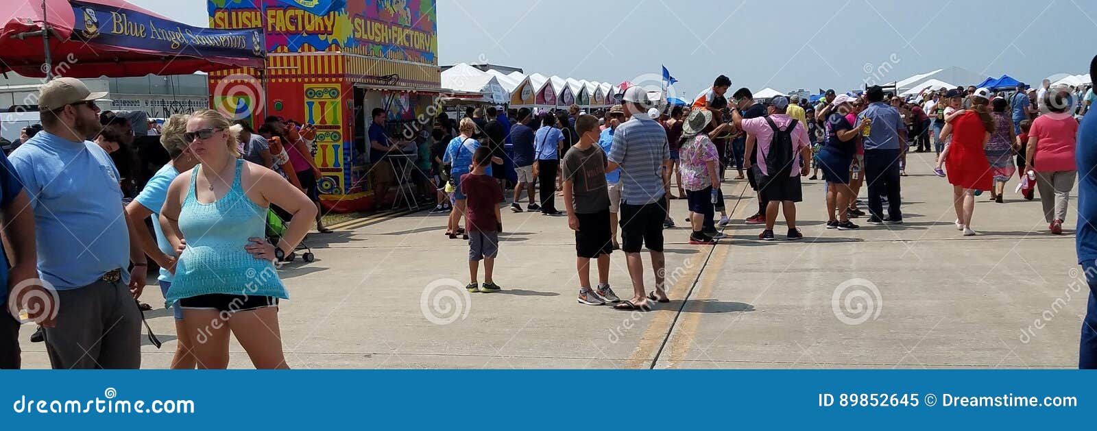 Air show editorial image. Image of show, crowds, vendors - 89852645