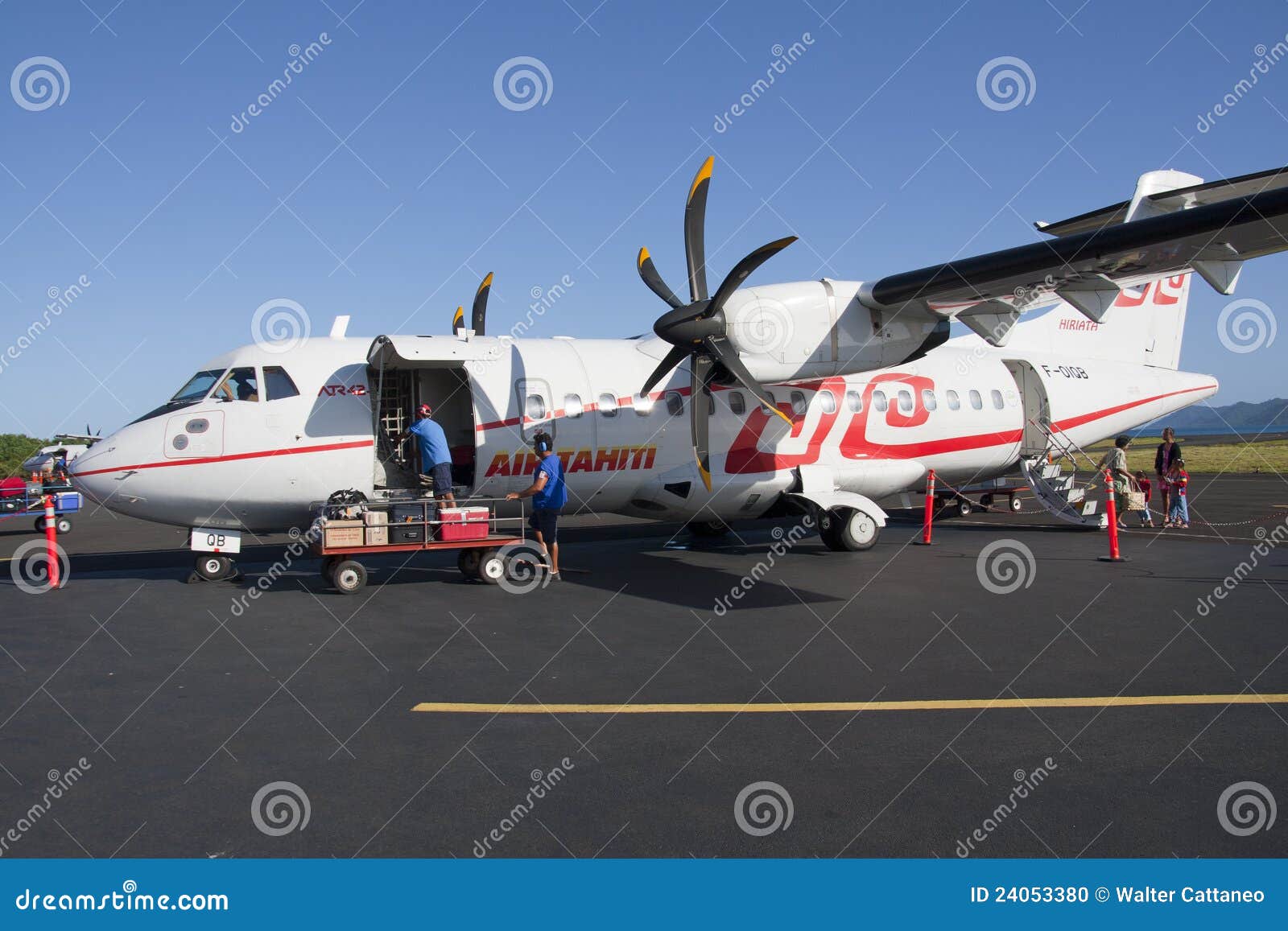 Air Tahiti ATR42 loading editorial image. Image of passengers - 24053380