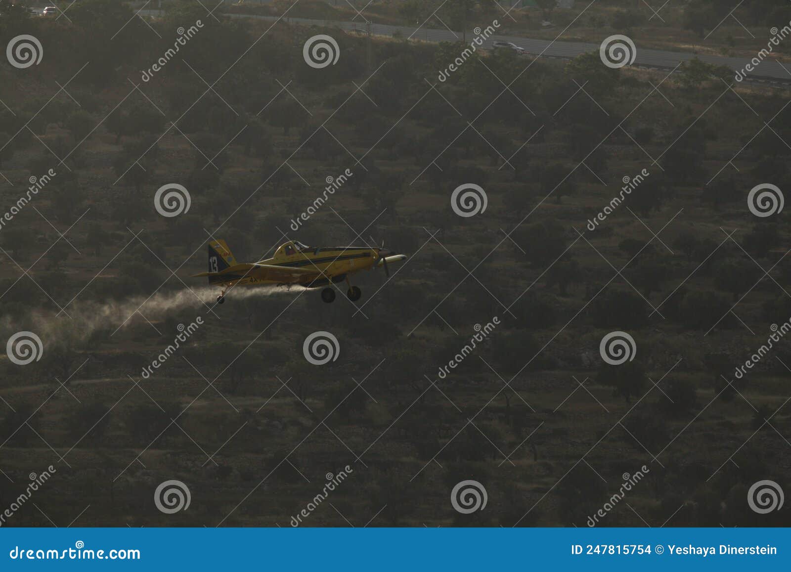 Air Tractor at-802 Fire Fighting Aircraft Extinguishing a Fire ...