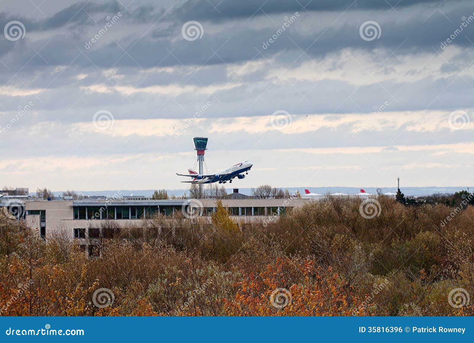 Air Traffic Tower at Heathrow with Boeing 747 Editorial Photo - Image ...