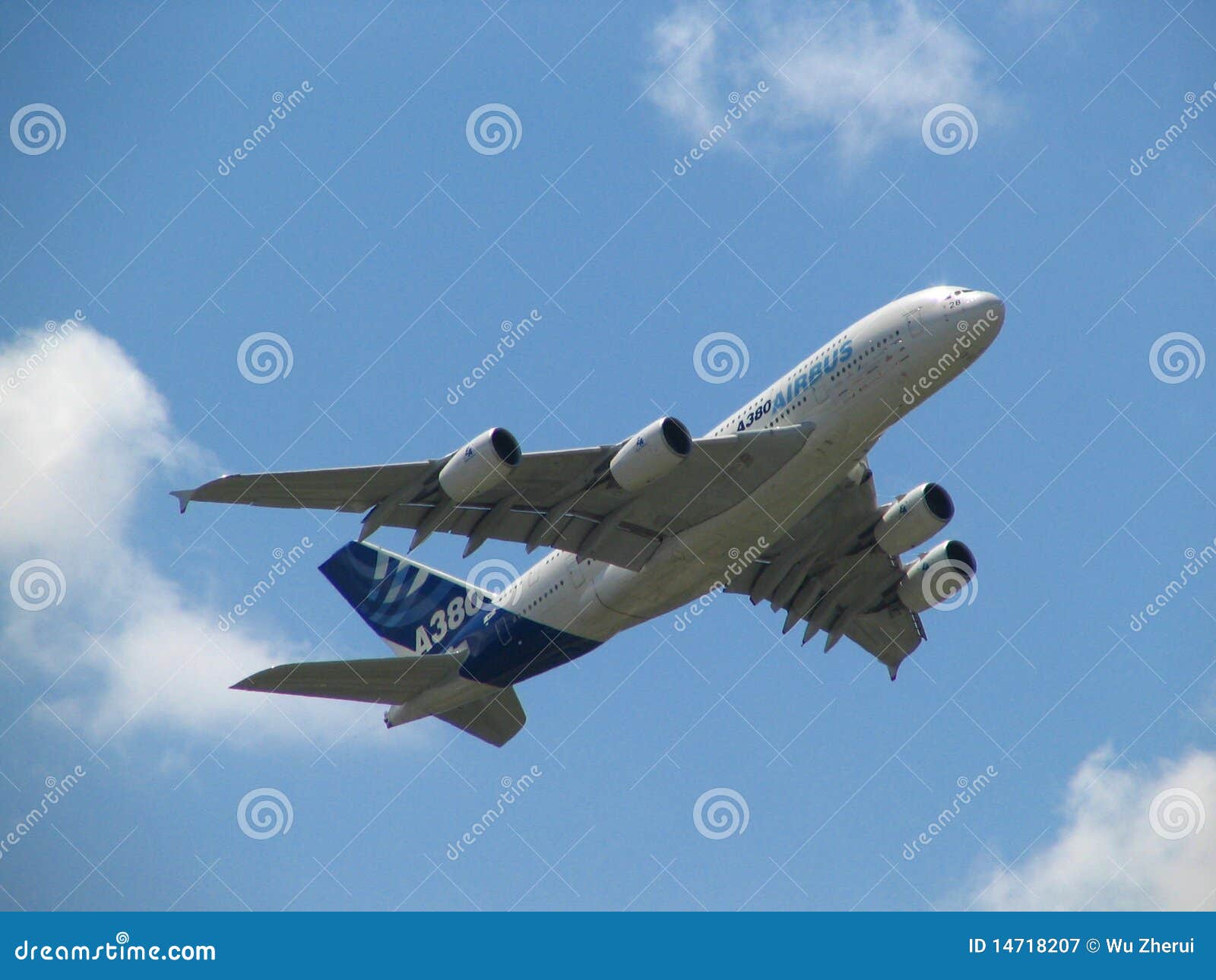 Airbus A380 Le Plus Grand Avion Photographie éditorial - Image du bleu ...