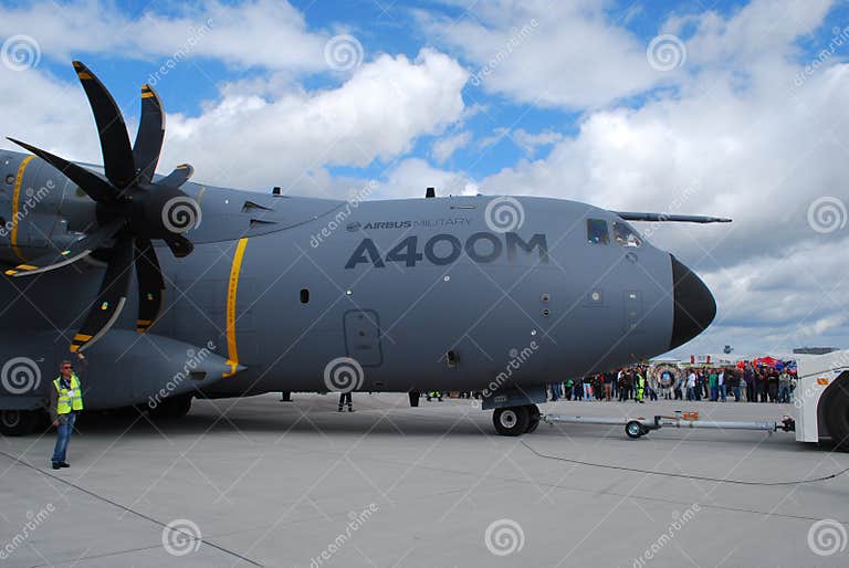 Airbus A400M editorial photo. Image of airbus, flying - 27533106