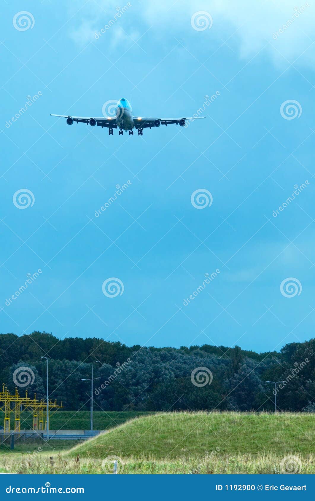 Aircraft approaching stock photo. Image of passenger, gear - 1192900