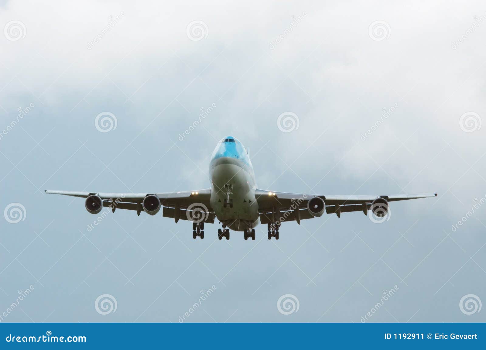 Aircraft approaching stock image. Image of airfield, airstrip - 1192911