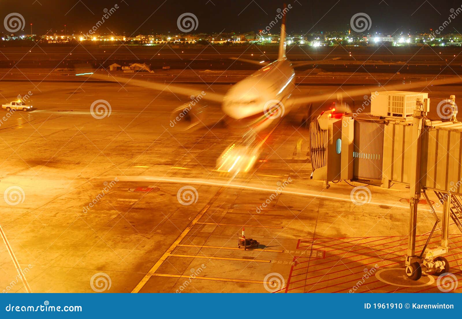 Aircraft Arriving at the Gate Stock Photo - Image of gate, flight: 1961910