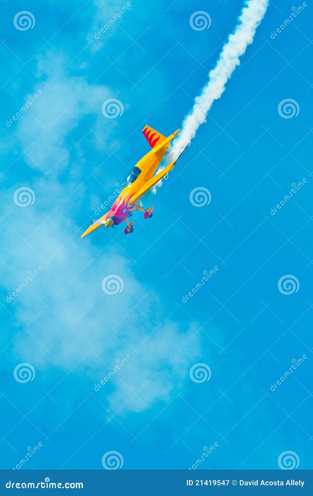 Aircraft Extra 300S editorial photography. Image of move - 21419547