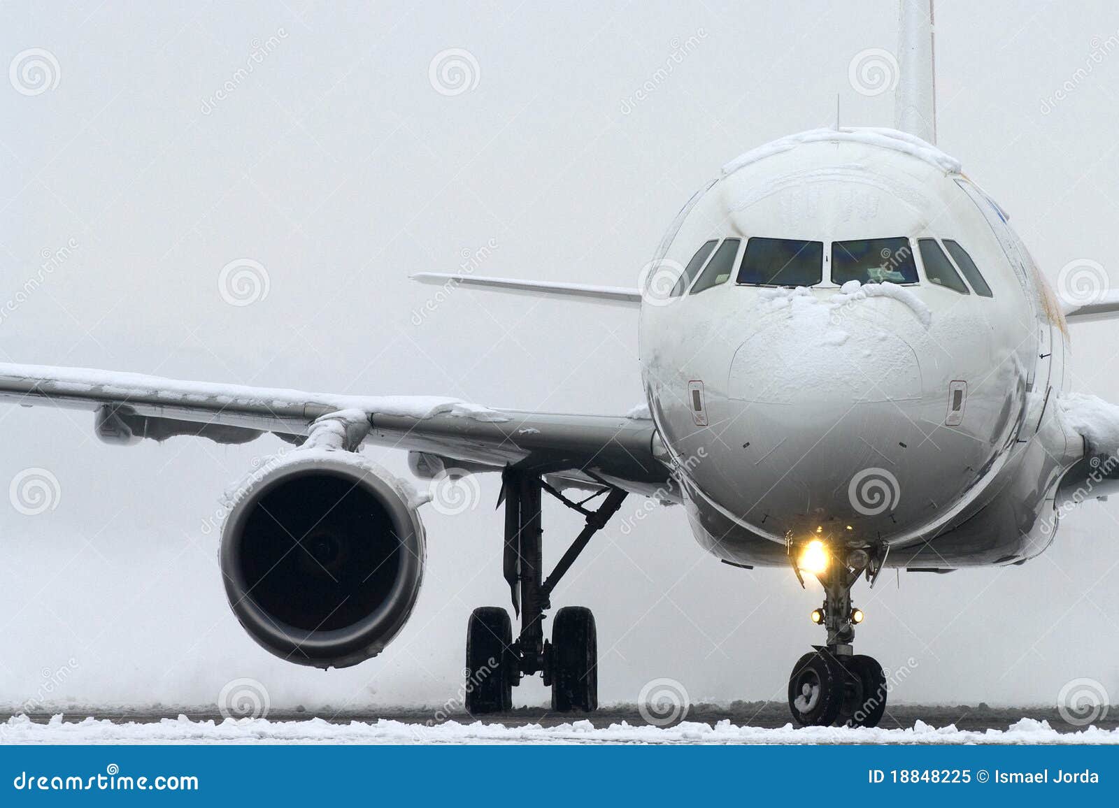 Aircraft front view stock image. Image of landing, front - 18848225