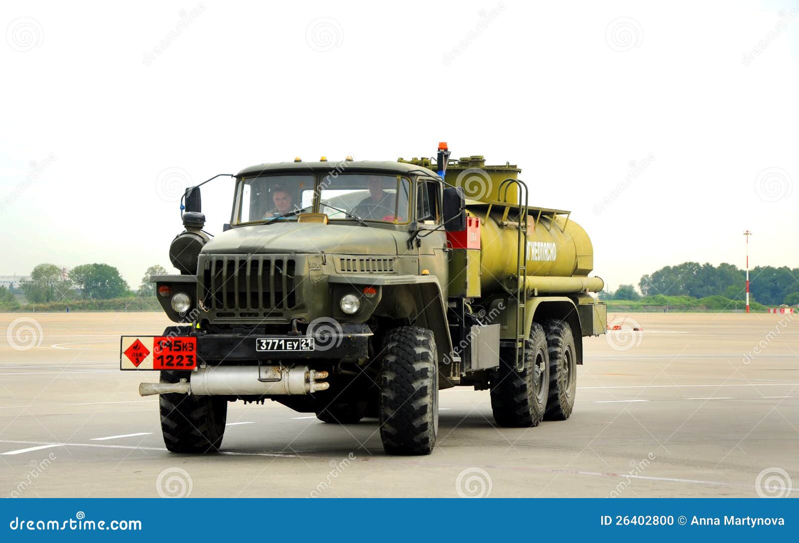 Aircraft fueler editorial image. Image of filtered, liquid - 26402800