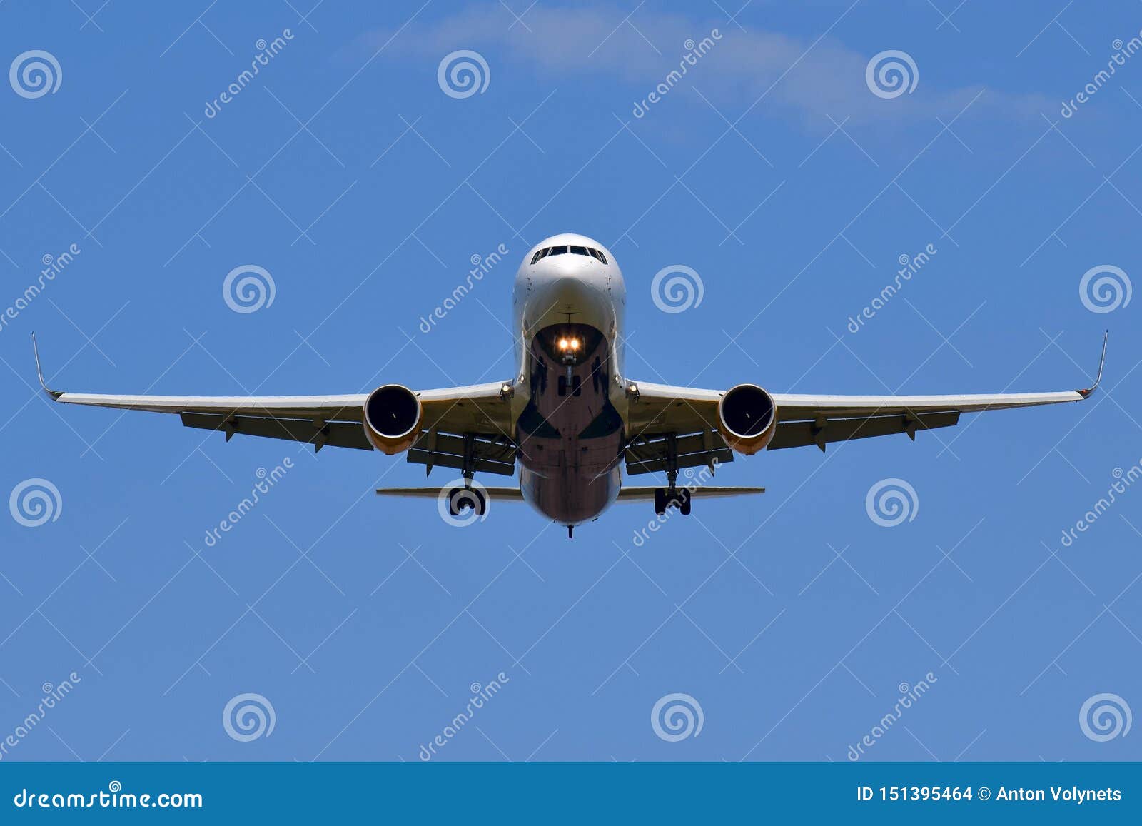 Aircraft in Landing Approach Stock Photo - Image of aviation, plane ...