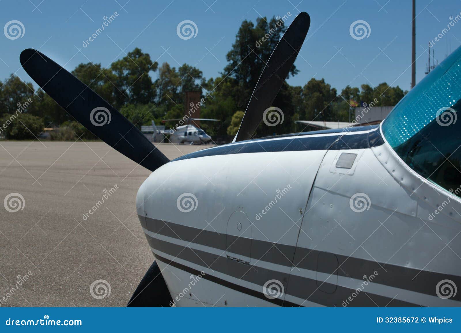 Aircraft nose stock photo. Image of pista, transports - 32385672